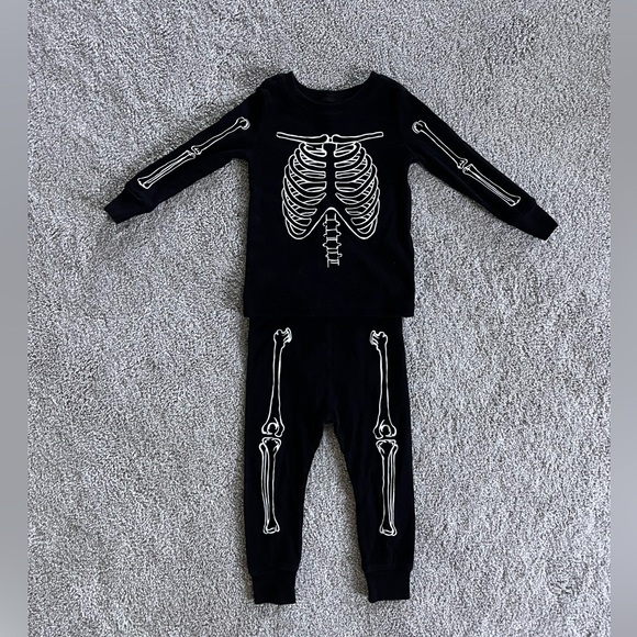Old Navy | Pajamas | Halloween Glow In The Dark Skeleton Pajamas | Poshmark